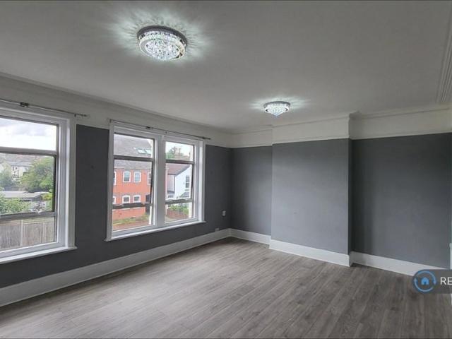 Potters Road, Barnet, EN5 2 bed flat to rent £1,995 pcm £460 pw