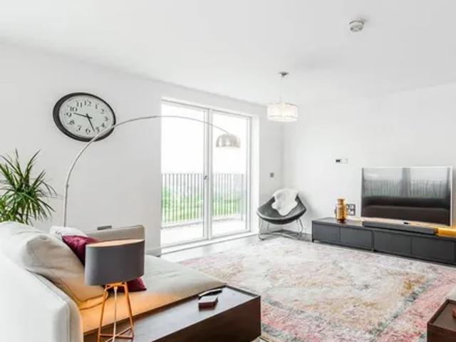 Potters Row, London, E20 1GX, United Kingdom | 3 bed apartment for rent #104838738 | Rentberry