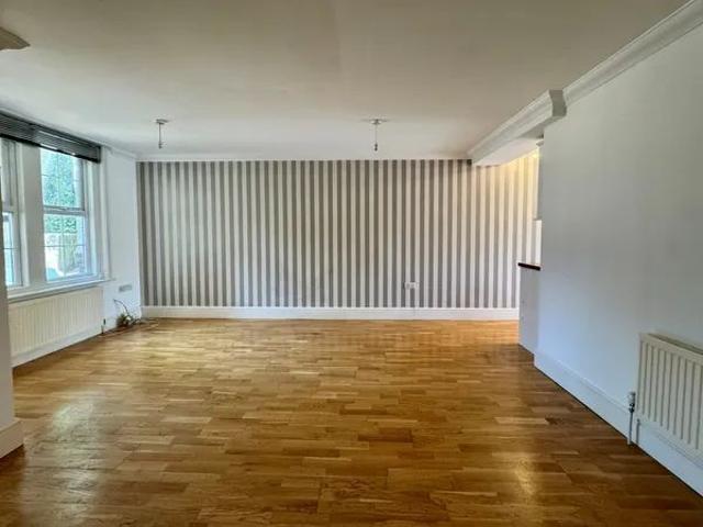 Poulters Lane, Worthing, BN14 2 bedroom ground floor flat to rent