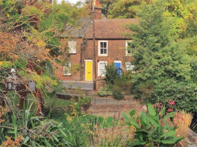 Pound Lane, Canterbury, Kent, CT1 1 bed house to rent £2,400 pcm £554 pw