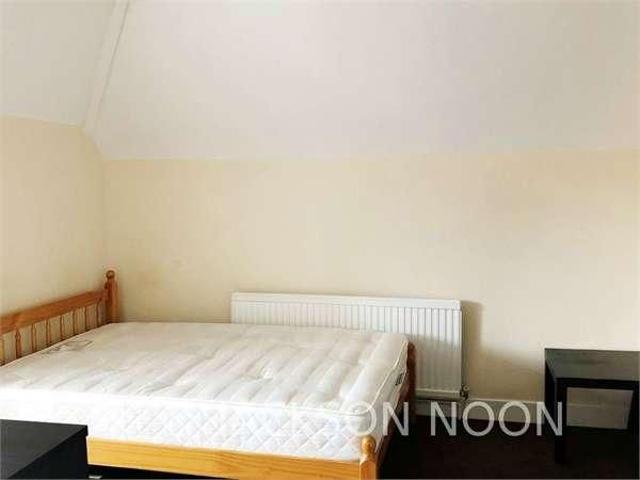 Pound Lane, Epsom, KT19