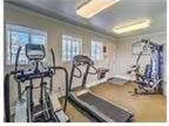Poway, prime location 2 bedroom, Apartment. Covered parking!