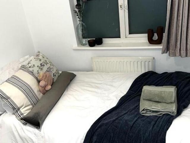 Powder Mill Lane, London, 1 Bedroom Serviced