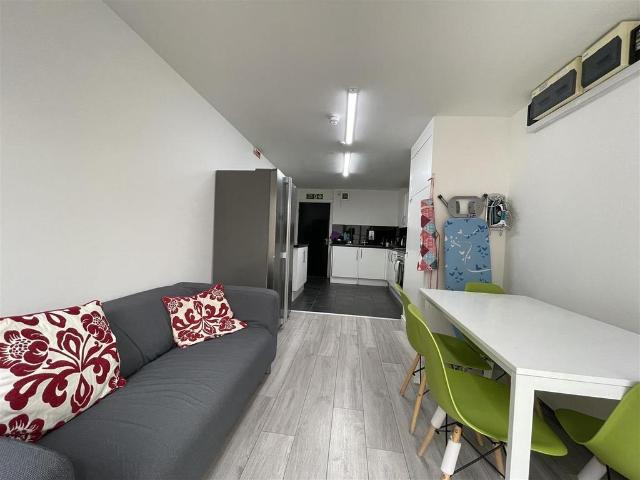Powell Street, Sheffield S3 3 bed flat to rent £1,148 pcm £265 pw
