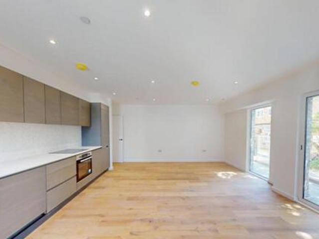Powell Road, London, 3 Bedroom Apartment