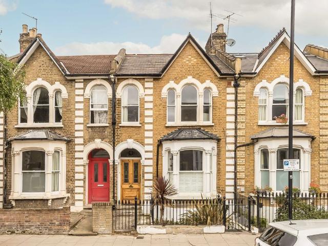 Powerscroft Road, Clapton E5, 2 bed flat to rent, £2,650 pcm | PrimeLocation