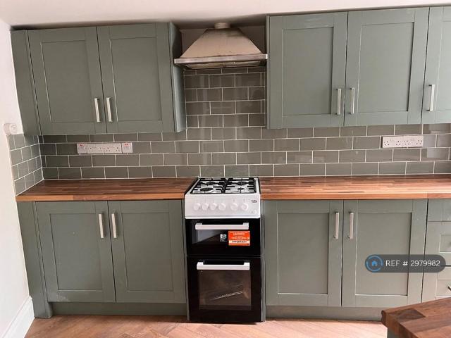 Powerscroft Road, London, E5 3 bed flat to rent £3,500 pcm £808 pw