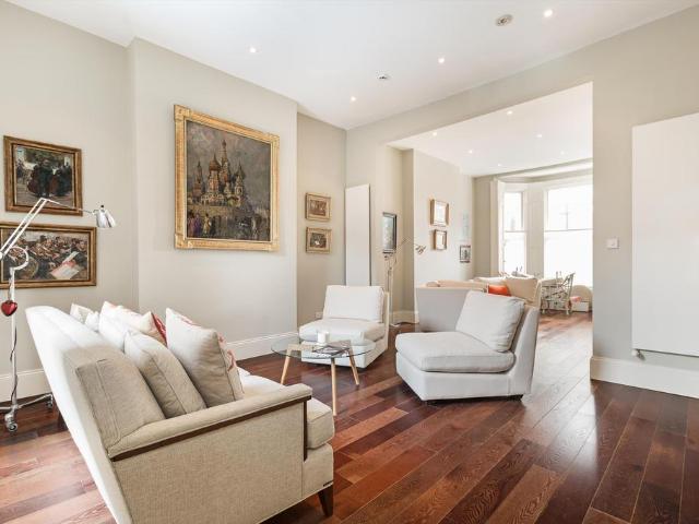 Powis Gardens, Notting Hill, London W11. 5 bed detached house to rent £13,498 pcm £3,115 pw