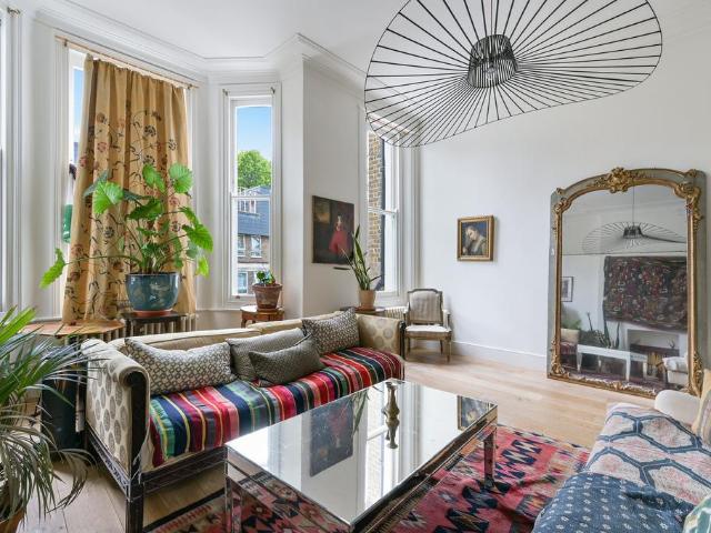Powis Gardens, W11 3 bed house to rent £8,500 pcm £1,962 pw