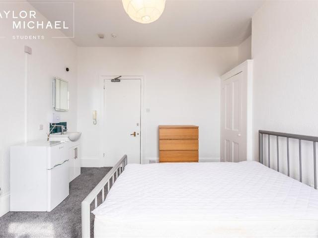 Powis Grove, Brighton BN1, Room to rent, £825 pcm | PrimeLocation