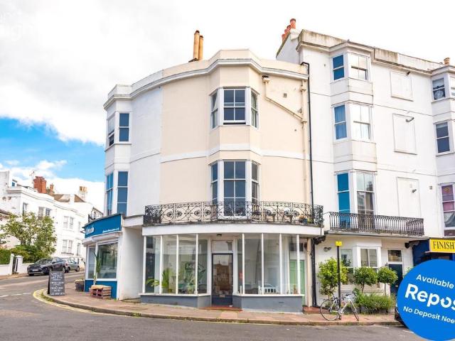 Powis Road, Brighton BN1 4 bed end of terrace house to rent £2,475 pcm £571 pw