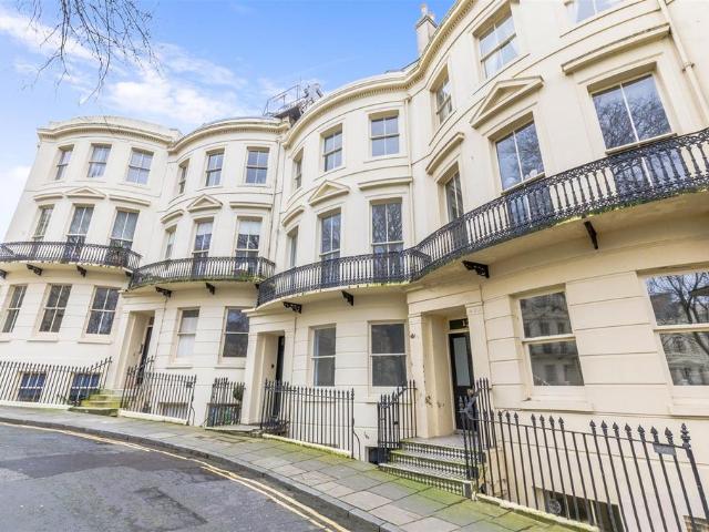 Powis Square, Brighton 2 bed apartment to rent £1,595 pcm £368 pw