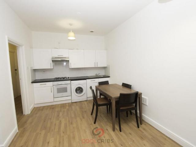 Powis Square, Notting Hill W11 1 bed flat to rent £1,699 pcm £392 pw
