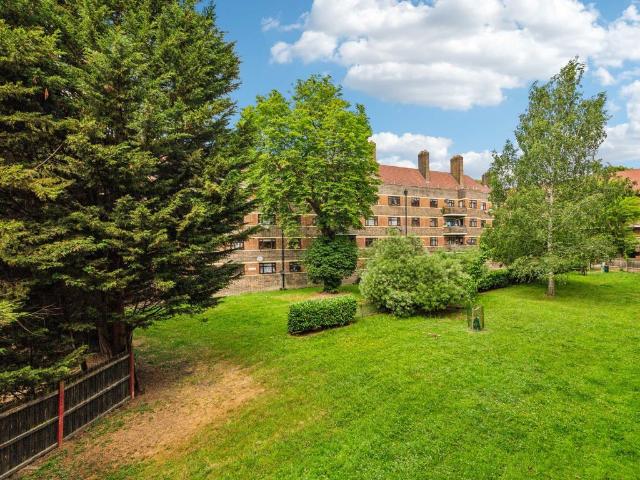 Poynders Gardens, Clapham SW4, 4 bed flat to rent, £3,650 pcm | PrimeLocation
