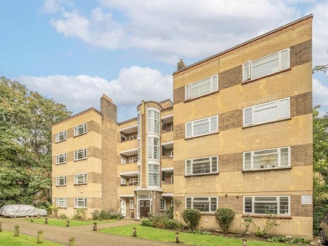 Poynders Road, London SW4 2 bed flat to rent £2,100 pcm £485 pw