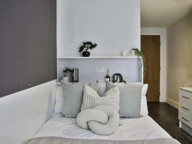 Plot Ayton House, Classic Studio at. Studio to rent £1,387 pcm £320 pw