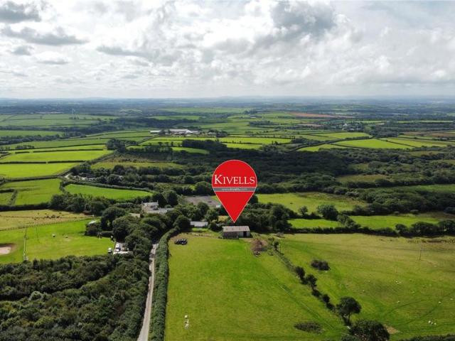 8 bedroom property with land for sale