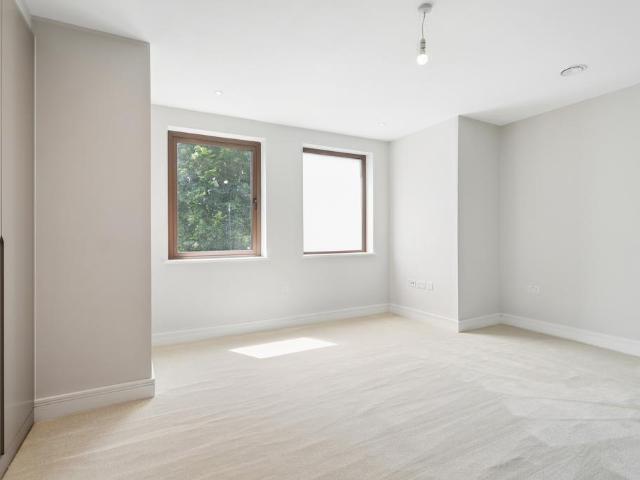 Plot 3 at Hanger Lane, 42 Lynton Road W3 3 bed apartment to rent £4,000 pcm £923 pw