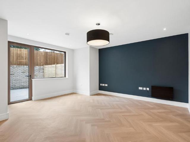 Plot 3 at Hanger Lane, 42 Lynton Road W3 3 bed apartment to rent £4,000 pcm £923 pw