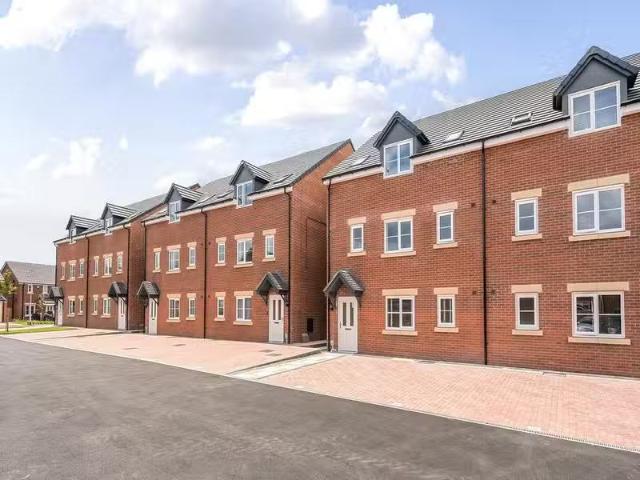 Plot 41, The Manhattan at Hardings. 2 bed flat £139,995