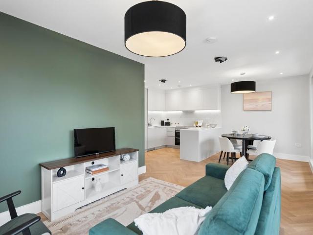 Plot 5 at Hanger Lane, 42 Lynton Road W3 2 bed apartment to rent £3,500 pcm £808 pw