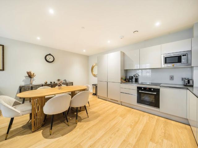 Plough Lane, Earlsfield SW17, 2 bed flat to rent, £2,500 pcm | PrimeLocation