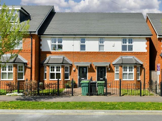 Plough Road, Ewell 3 bed end of terrace house to rent £2,750 pcm £635 pw
