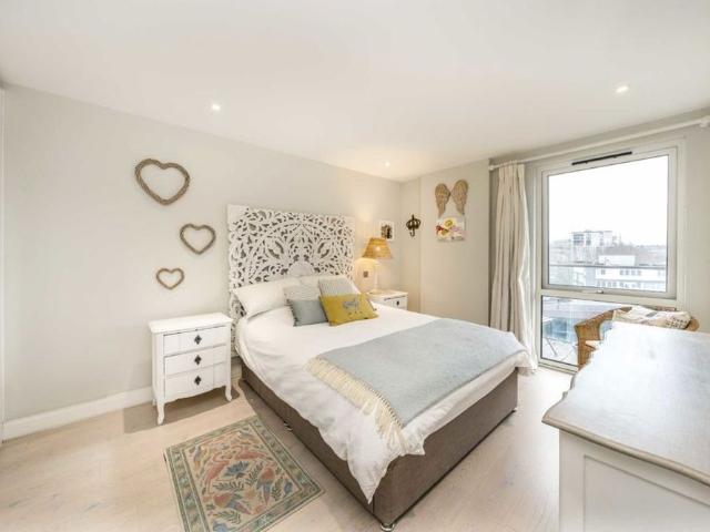 Plough Road, SW11, London