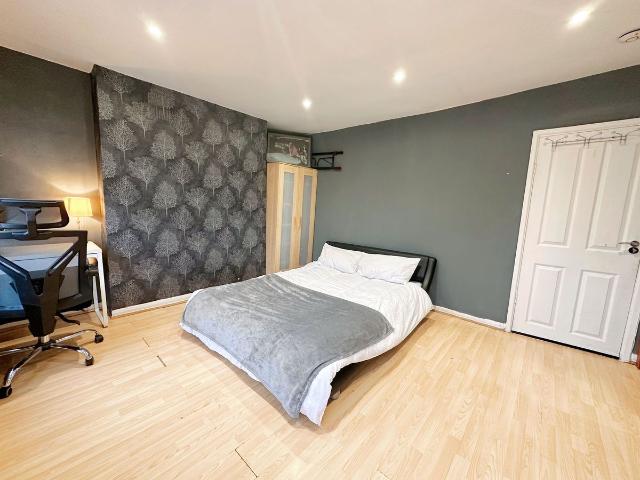 Plough Way, London SE16, Room to rent, £980 pcm | PrimeLocation