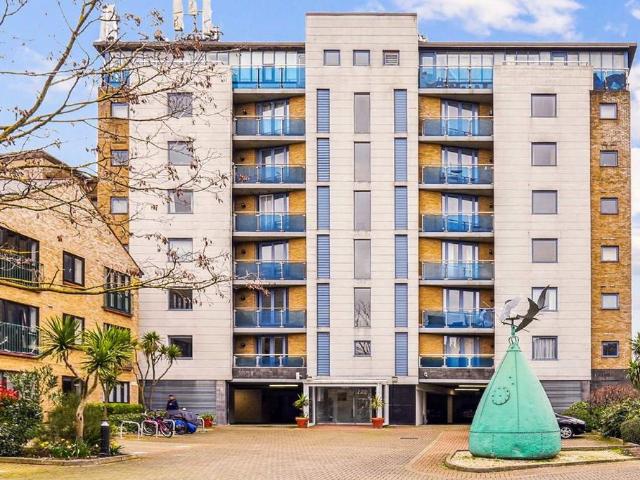 Plough Way, London SE16 2 bed flat to rent £2,500 pcm £577 pw