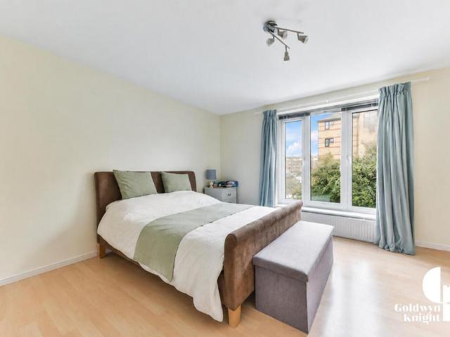 Plough Way, London SE16 4 bed terraced house to rent £3,450 pcm £796 pw