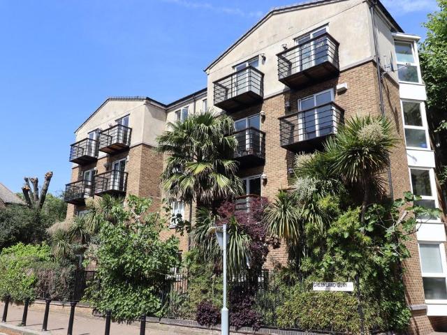 Plough Way, Surrey Quays SE16 2 bed property to rent £2,150 pcm £496 pw
