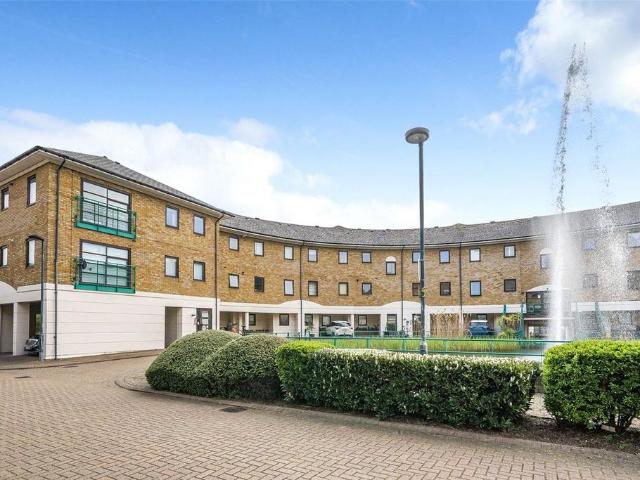 Plover Way, London SE16 1 bed flat to rent £1,850 pcm £427 pw