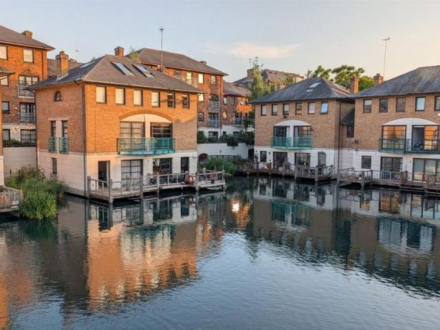 Plover Way, London SE16 2 bed flat to rent £2,450 pcm £565 pw