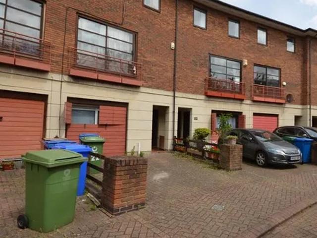 Plover Way, London, SE16 7TS, United Kingdom | 5 bed townhouse for rent #167692979 | Rentberry