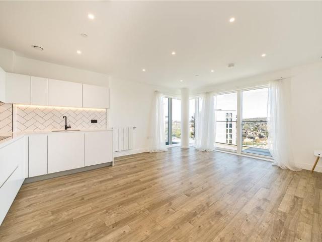 Plowden Road, London, SE3 2 bed apartment to rent £2,200 pcm £508 pw