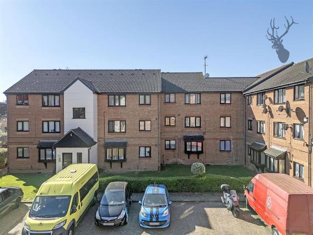 Plowman Close, London N18, 1 bed flat to rent, £1,300 pcm | PrimeLocation