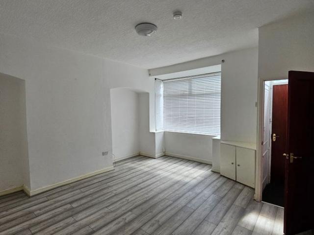 Plodder Lane, Bolton BL4, 3 bed terraced house to rent, £1,000 pcm | PrimeLocation