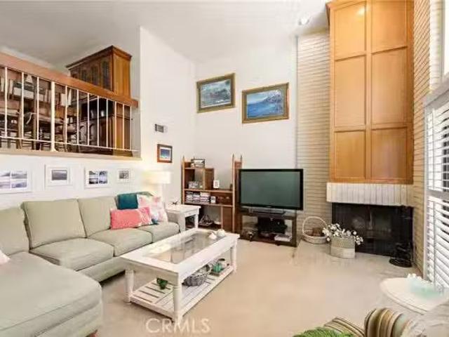 Plata, CALABASAS, CA 91302