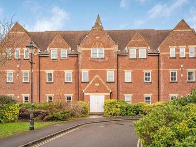 Plater Drive, Waterside, 2 Bedroom Apartment