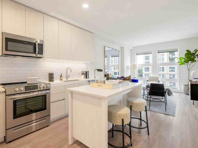 Platform 1 Bedroom Apartment for Rent at 1100 N Fayette St, Alexandria, VA 22314 Braddock Road Metro