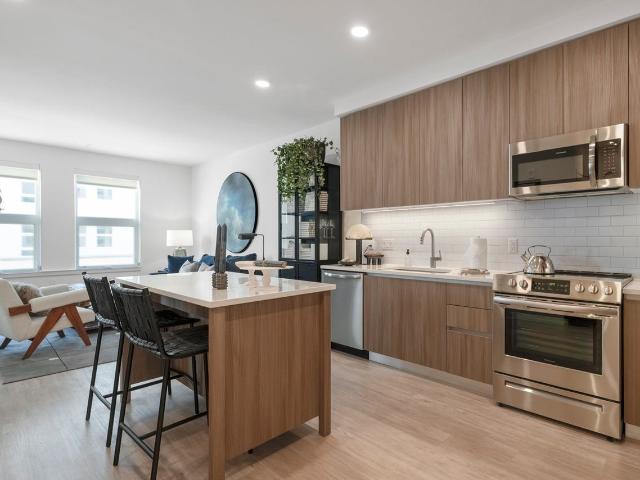 Platform 3 Bedroom Apartment for Rent at 1100 N Fayette St, Alexandria, VA 22314 Braddock Road Metro
