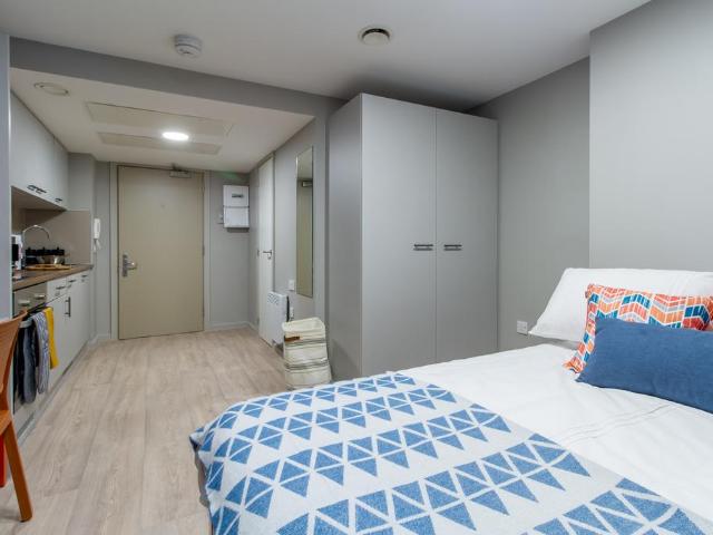 Platinum Deluze Studio Floors 1 6 at. Studio to rent £1,018 pcm £235 pw