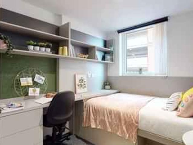 Platinum Ensuite Penthouse H Has an Apartment