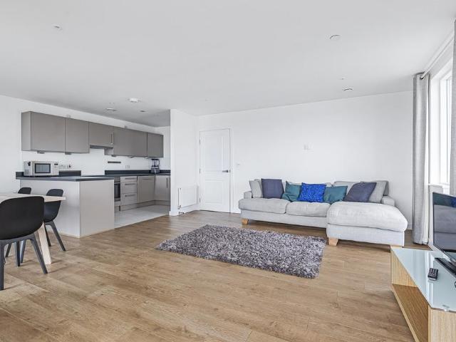 Platinum Riverside, Bessemer Place. 3 bed apartment to rent £3,000 pcm £692 pw