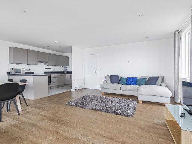 Platinum Riverside, Bessemer Place, Lower Riverside, Greenwich Peninsula SE10, 3 bed flat to rent, £3,000 pcm | PrimeLocation