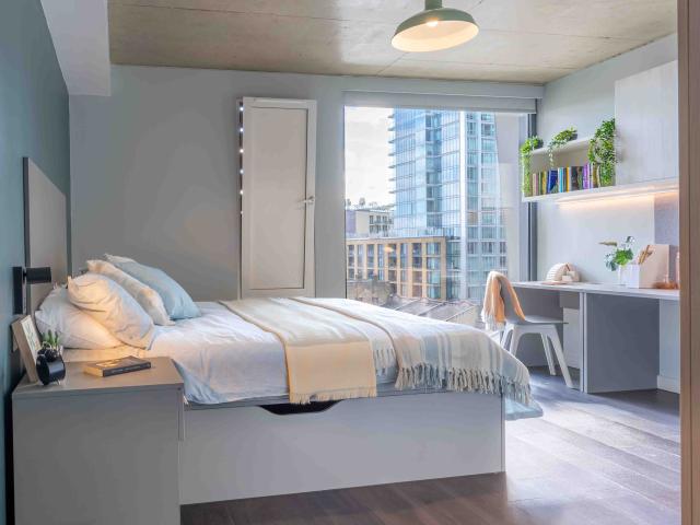 Platinum Studio Deluxe, at iQ Aldgate