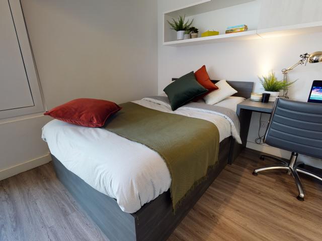 Platinum Studio Premium, at iQ Aldgate