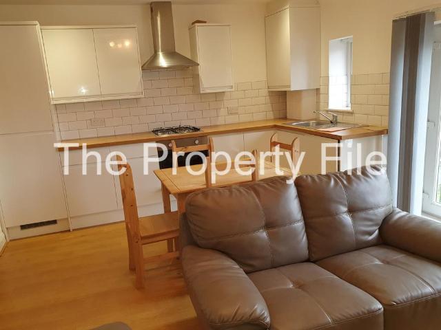 Platt Lane M14 4 bed apartment to rent £2,200 pcm £508 pw