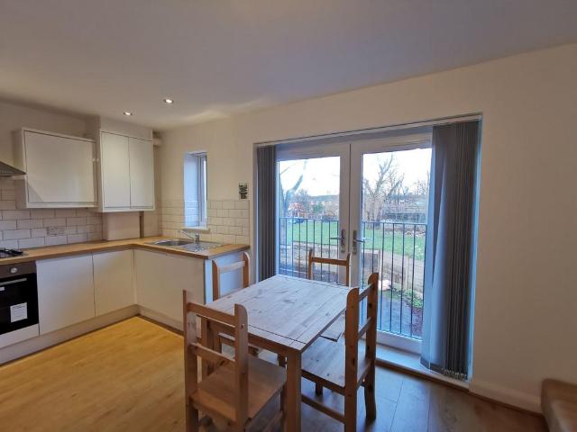 Platt Lane, Manchester, M14 4 bed apartment to rent £2,680 pcm £618 pw